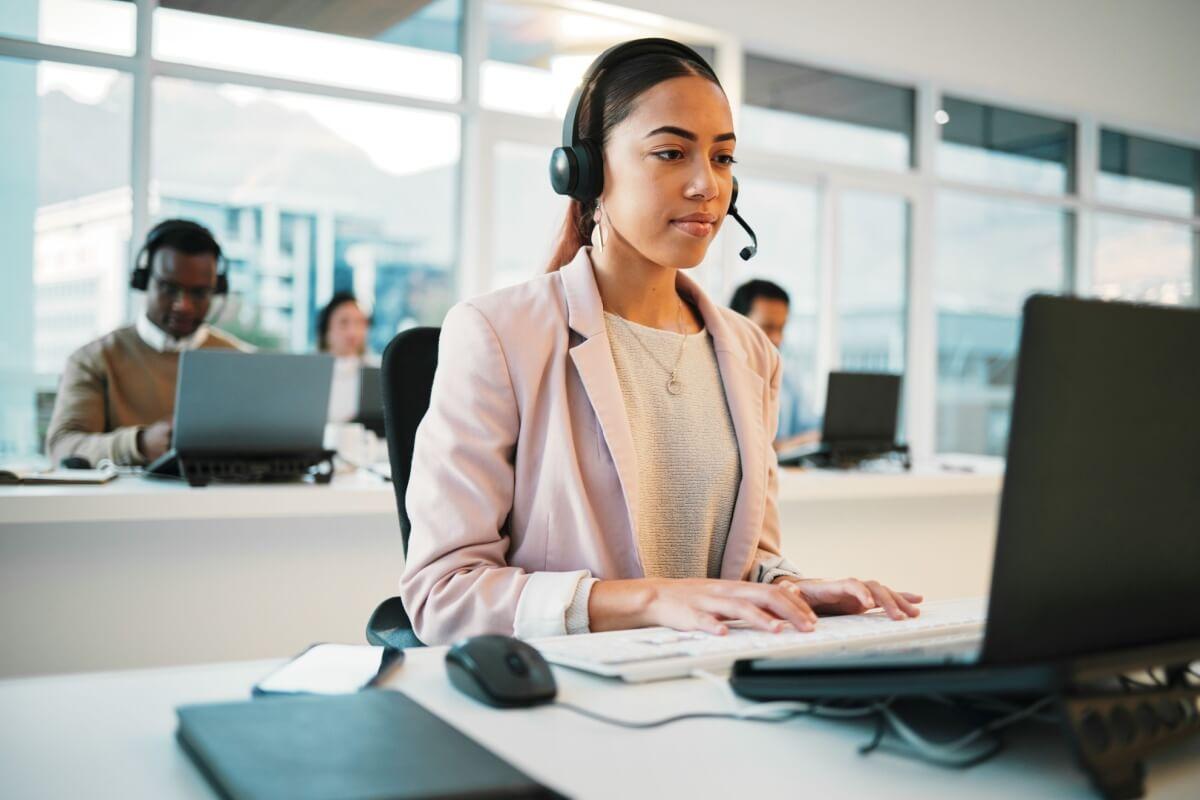 Staff Insourcing for In-House Contact Center | HRO Blog