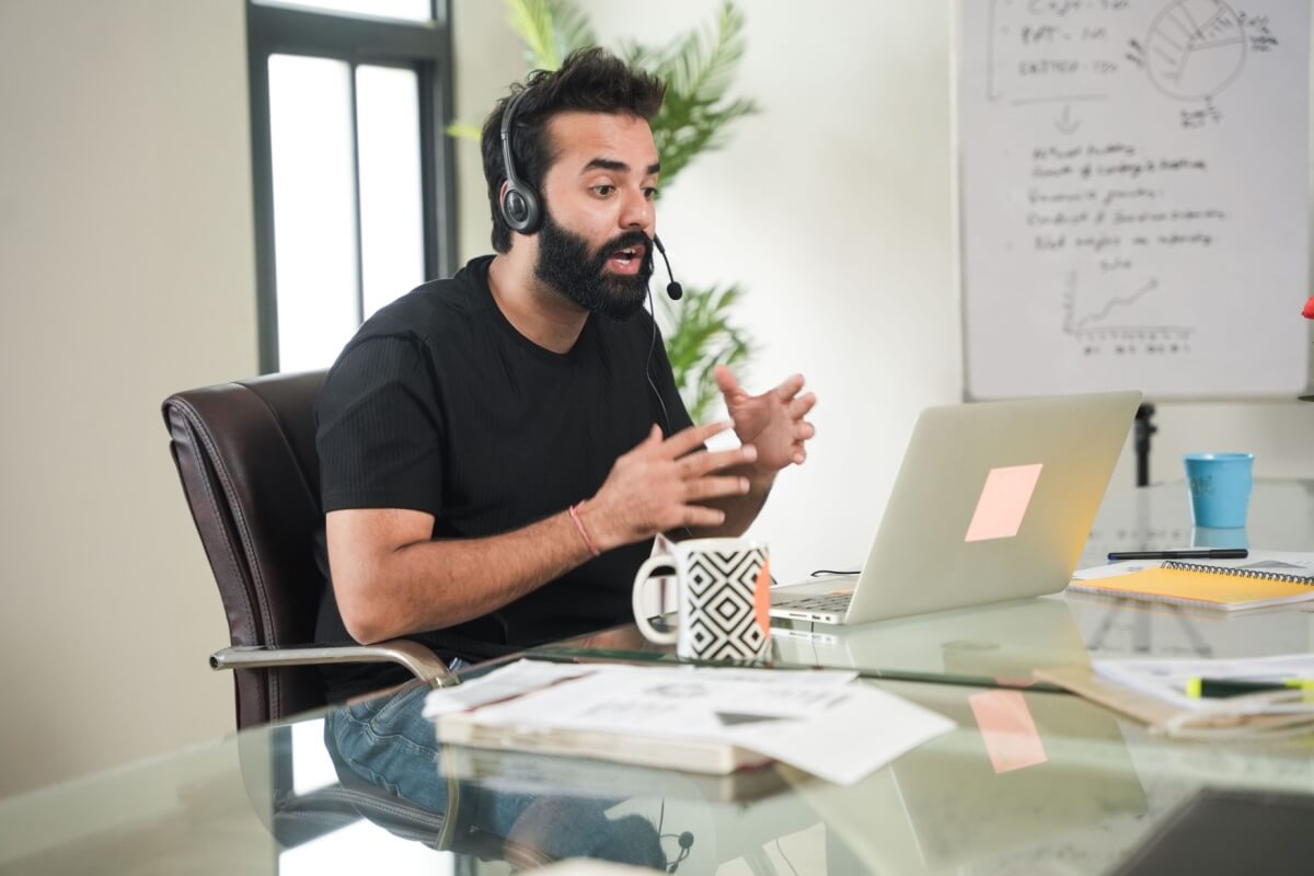 Angry Customers: 6 Best Tips For Dealing with | CX Blog