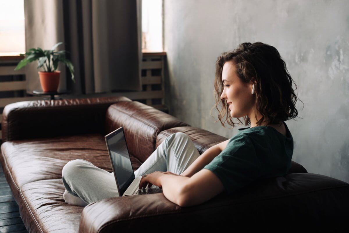 Voice Vs. Non-Voice Customer Service | CX Blog